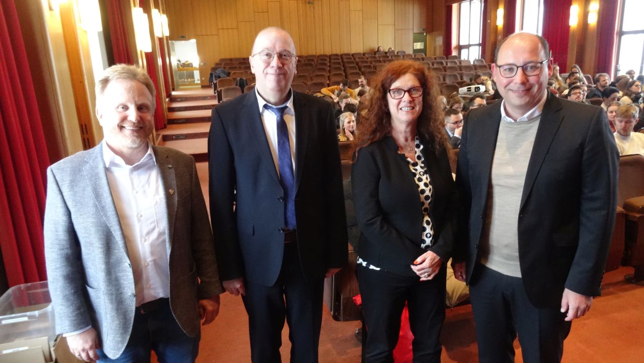 Junglehrer beginnen Referendariat am Seminar Rottweil